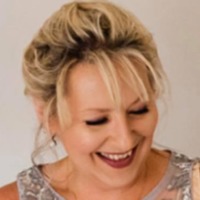 Sandra Collins's Instagram, Twitter & Facebook on IDCrawl