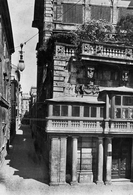 (PDF) La vendita delle disiecta membra di palazzo Torlonia a piazza Venezia